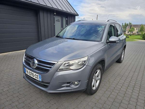 Grey Volkswagen Tiguan 2008 in Rokiskis, with an engine capacity of 1.39 L and mileage of 226 thousand km for 3300 €, photo 2 on AUTOMOTO.COM.LV