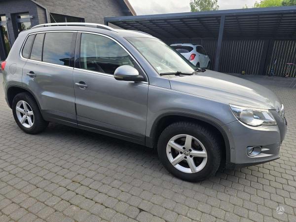 Grey Volkswagen Tiguan 2008 in Rokiskis, with an engine capacity of 1.39 L and mileage of 226 thousand km for 3300 €, photo 5 on AUTOMOTO.COM.LV