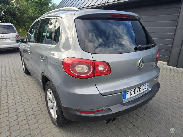 Grey Volkswagen Tiguan 2008 in Rokiskis, with an engine capacity of 1.39 L and mileage of 226 thousand km for 3300 €, photo 8 on AUTOMOTO.COM.LV