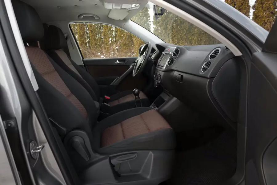 Pelēks Volkswagen Tiguan 2008 Jelgava, ar dzinēja tilpumu 2.00 L un nobraukumu 272 tūkst. km par 6500 €, foto 9 vietnē AUTOMOTO.COM.LV
