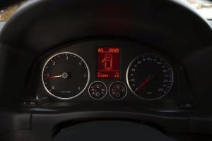 Pelēks Volkswagen Tiguan 2008 Jelgava, ar dzinēja tilpumu 2.00 L un nobraukumu 272 tūkst. km par 6500 €, foto 14 vietnē AUTOMOTO.COM.LV