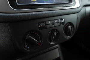 Pelēks Volkswagen Tiguan 2008 Jelgava, ar dzinēja tilpumu 2.00 L un nobraukumu 272 tūkst. km par 6500 €, foto 15 vietnē AUTOMOTO.COM.LV
