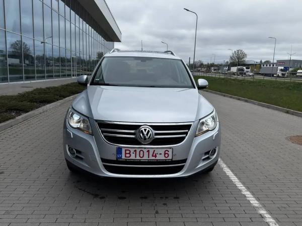 Grey Volkswagen Tiguan 2008 in Rezekne, with an engine capacity of 2.00 L and mileage of 279 thousand km for 6900 €, photo 2 on AUTOMOTO.COM.LV