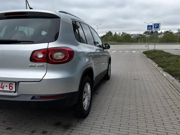 Grey Volkswagen Tiguan 2008 in Rezekne, with an engine capacity of 2.00 L and mileage of 279 thousand km for 6900 €, photo 5 on AUTOMOTO.COM.LV