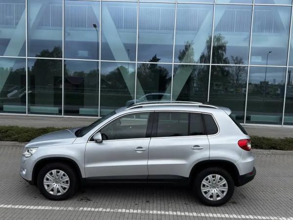 Grey Volkswagen Tiguan 2008 in Rezekne, with an engine capacity of 2.00 L and mileage of 279 thousand km for 6900 €, photo 8 on AUTOMOTO.COM.LV