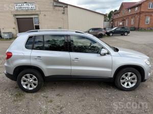 Pelēks Volkswagen Tiguan 2008 Rēzekne, ar dzinēja tilpumu 2.00 L un nobraukumu 0 tūkst. km par 5850 €, foto 4 vietnē AUTOMOTO.COM.LV