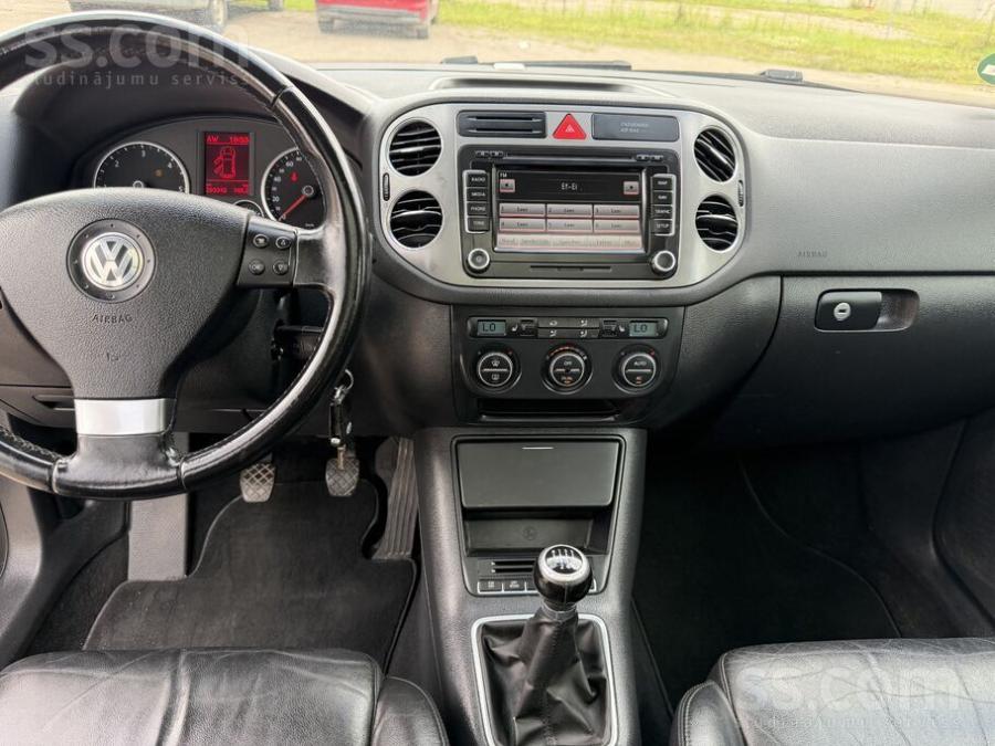 Pelēks Volkswagen Tiguan 2008 Rēzekne, ar dzinēja tilpumu 2.00 L un nobraukumu 0 tūkst. km par 5850 €, foto 11 vietnē AUTOMOTO.COM.LV