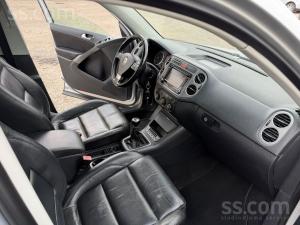 Pelēks Volkswagen Tiguan 2008 Rēzekne, ar dzinēja tilpumu 2.00 L un nobraukumu 0 tūkst. km par 5850 €, foto 14 vietnē AUTOMOTO.COM.LV