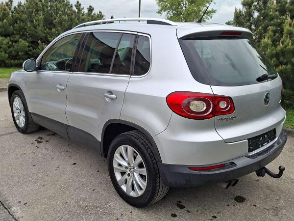 Pelēks Volkswagen Tiguan 2008 Ukmergė, ar dzinēja tilpumu 2.00 L un nobraukumu 261 tūkst. km par 4950 €, foto 4 vietnē AUTOMOTO.COM.LV