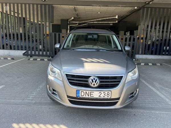 Grey Volkswagen Tiguan 2008 in Vilnius, with an engine capacity of 1.97 L and mileage of 400 thousand km for 2150 €, photo 2 on AUTOMOTO.COM.LV