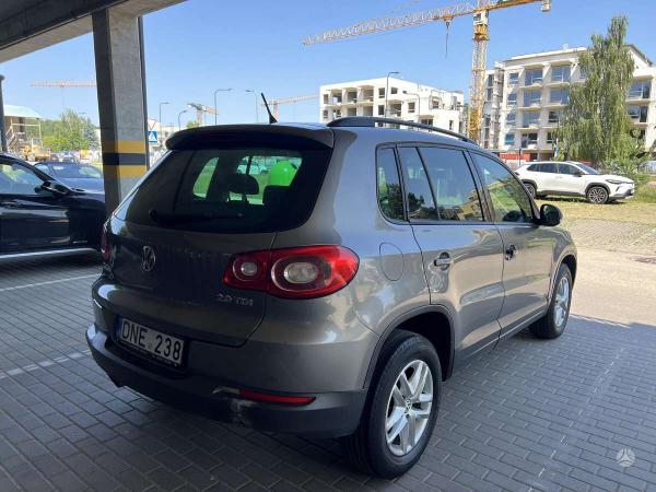 Grey Volkswagen Tiguan 2008 in Vilnius, with an engine capacity of 1.97 L and mileage of 400 thousand km for 2150 €, photo 5 on AUTOMOTO.COM.LV