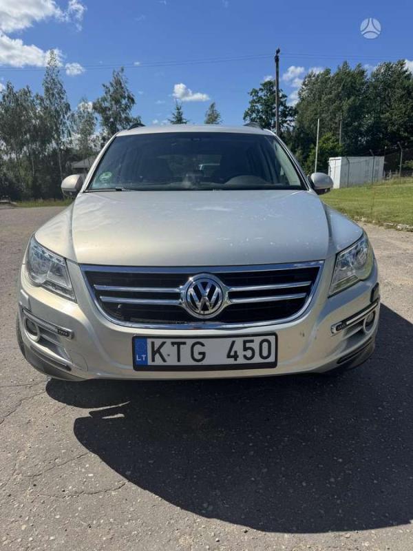 Grey Volkswagen Tiguan 2008 in Plunge, with an engine capacity of 1.97 L and mileage of 296 thousand km for 4400 €, photo 2 on AUTOMOTO.COM.LV