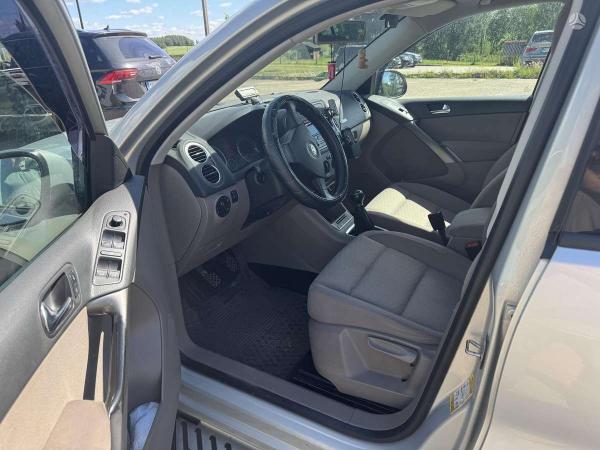 Grey Volkswagen Tiguan 2008 in Plunge, with an engine capacity of 1.97 L and mileage of 296 thousand km for 4400 €, photo 9 on AUTOMOTO.COM.LV