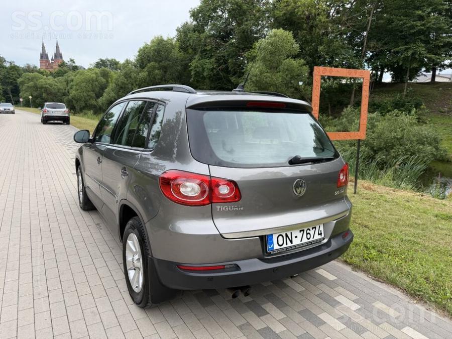 Pelēks Volkswagen Tiguan 2008 Rēzekne, ar dzinēja tilpumu 2.00 L un nobraukumu 0 tūkst. km par 6450 €, foto 6 vietnē AUTOMOTO.COM.LV