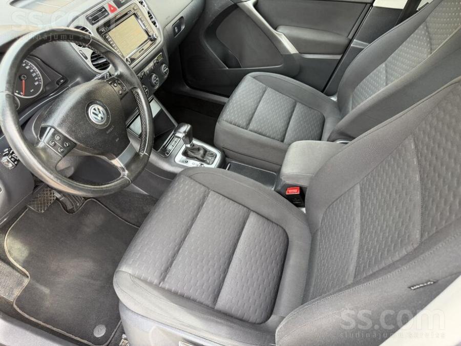Pelēks Volkswagen Tiguan 2008 Rēzekne, ar dzinēja tilpumu 2.00 L un nobraukumu 0 tūkst. km par 6450 €, foto 13 vietnē AUTOMOTO.COM.LV