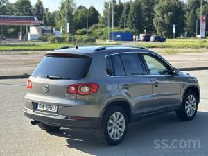 Pelēks Volkswagen Tiguan 2008 Rīga, ar dzinēja tilpumu 2.00 L un nobraukumu 268 tūkst. km par 3900 €, foto 3 vietnē AUTOMOTO.COM.LV