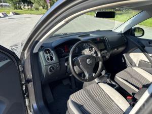 Pelēks Volkswagen Tiguan 2008 Rīga, ar dzinēja tilpumu 2.00 L un nobraukumu 268 tūkst. km par 3900 €, foto 4 vietnē AUTOMOTO.COM.LV