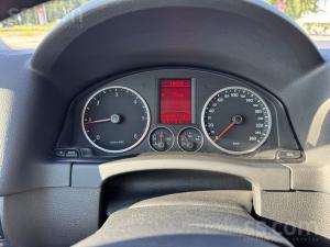 Pelēks Volkswagen Tiguan 2008 Rīga, ar dzinēja tilpumu 2.00 L un nobraukumu 268 tūkst. km par 3900 €, foto 5 vietnē AUTOMOTO.COM.LV