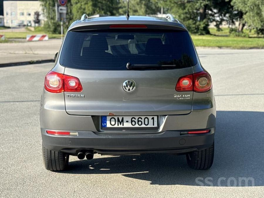 Pelēks Volkswagen Tiguan 2008 Rīga, ar dzinēja tilpumu 2.00 L un nobraukumu 268 tūkst. km par 3900 €, foto 6 vietnē AUTOMOTO.COM.LV