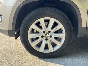 Pelēks Volkswagen Tiguan 2008 Rīga, ar dzinēja tilpumu 2.00 L un nobraukumu 268 tūkst. km par 3900 €, foto 7 vietnē AUTOMOTO.COM.LV