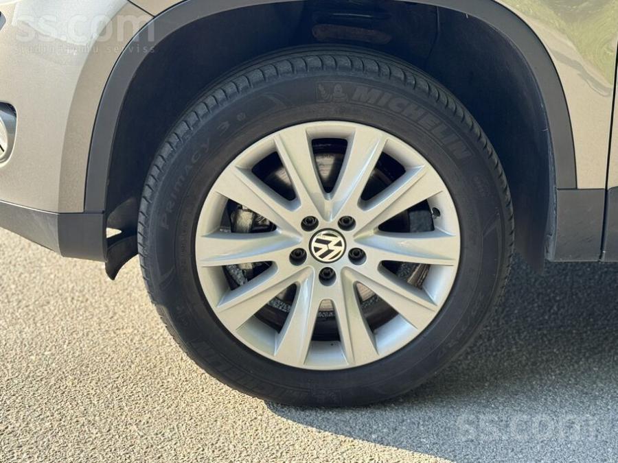 Pelēks Volkswagen Tiguan 2008 Rīga, ar dzinēja tilpumu 2.00 L un nobraukumu 268 tūkst. km par 3900 €, foto 7 vietnē AUTOMOTO.COM.LV