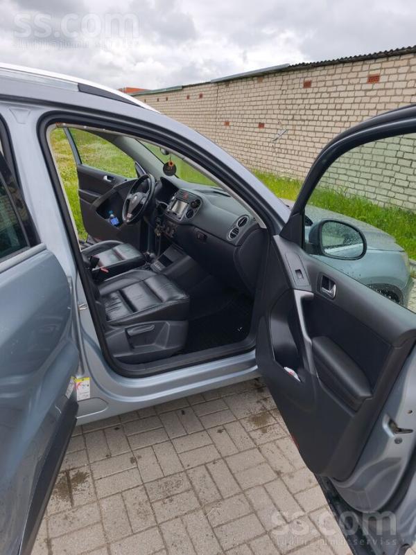 Grey Volkswagen Tiguan 2008 in Rezekne, with an engine capacity of 2.00 L and mileage of 292 thousand km for 3000 €, photo 1 on AUTOMOTO.COM.LV