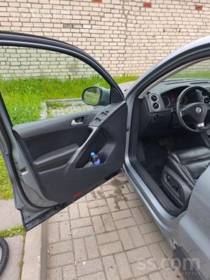 Pelēks Volkswagen Tiguan 2008 Rēzekne, ar dzinēja tilpumu 2.00 L un nobraukumu 292 tūkst. km par 3000 €, foto 6 vietnē AUTOMOTO.COM.LV
