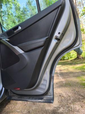 Pelēks Volkswagen Tiguan 2008 Rēzekne, ar dzinēja tilpumu 2.00 L un nobraukumu 292 tūkst. km par 3000 €, foto 24 vietnē AUTOMOTO.COM.LV