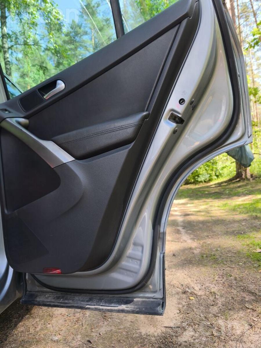 Pelēks Volkswagen Tiguan 2008 Rēzekne, ar dzinēja tilpumu 2.00 L un nobraukumu 292 tūkst. km par 3000 €, foto 24 vietnē AUTOMOTO.COM.LV