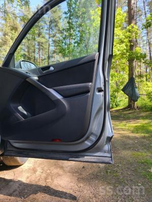 Pelēks Volkswagen Tiguan 2008 Rēzekne, ar dzinēja tilpumu 2.00 L un nobraukumu 292 tūkst. km par 3000 €, foto 25 vietnē AUTOMOTO.COM.LV