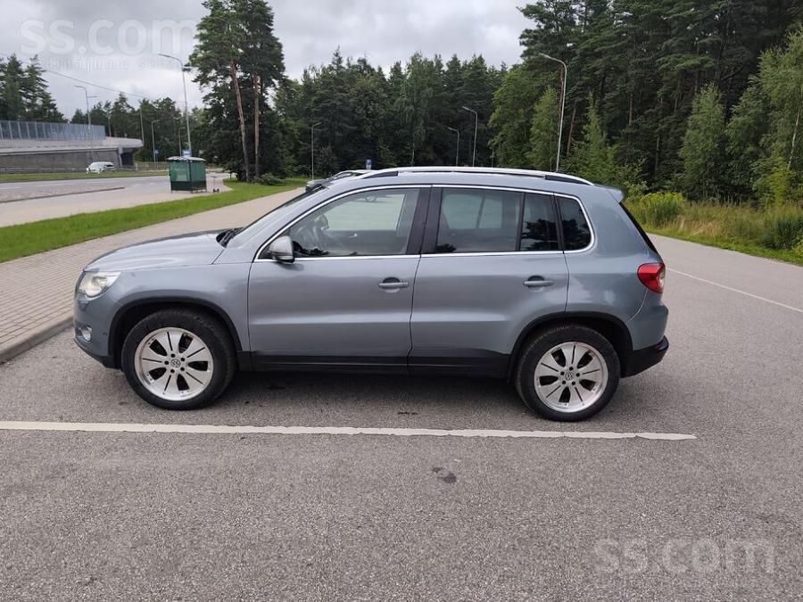 Pelēks Volkswagen Tiguan 2008 Rīga, ar dzinēja tilpumu 2.00 L un nobraukumu 311 tūkst. km par 5700 €, foto 3 vietnē AUTOMOTO.COM.LV