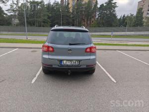Pelēks Volkswagen Tiguan 2008 Rīga, ar dzinēja tilpumu 2.00 L un nobraukumu 311 tūkst. km par 5700 €, foto 4 vietnē AUTOMOTO.COM.LV