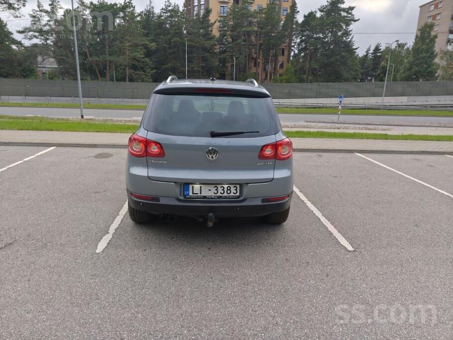 Pelēks Volkswagen Tiguan 2008 Rīga, ar dzinēja tilpumu 2.00 L un nobraukumu 311 tūkst. km par 5700 €, foto 4 vietnē AUTOMOTO.COM.LV