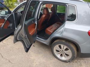 Pelēks Volkswagen Tiguan 2008 Rīga, ar dzinēja tilpumu 2.00 L un nobraukumu 311 tūkst. km par 5700 €, foto 10 vietnē AUTOMOTO.COM.LV