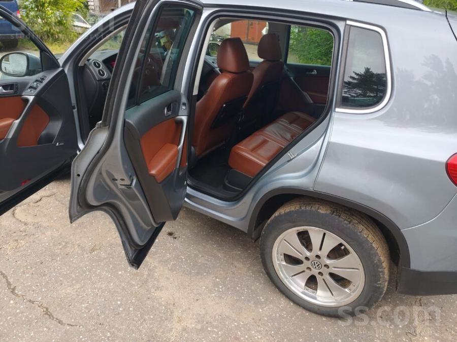 Pelēks Volkswagen Tiguan 2008 Rīga, ar dzinēja tilpumu 2.00 L un nobraukumu 311 tūkst. km par 5700 €, foto 10 vietnē AUTOMOTO.COM.LV