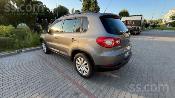 Pelēks Volkswagen Tiguan 2008 Rīga, ar dzinēja tilpumu 1.40 L un nobraukumu 154 tūkst. km par 6400 €, foto 5 vietnē AUTOMOTO.COM.LV