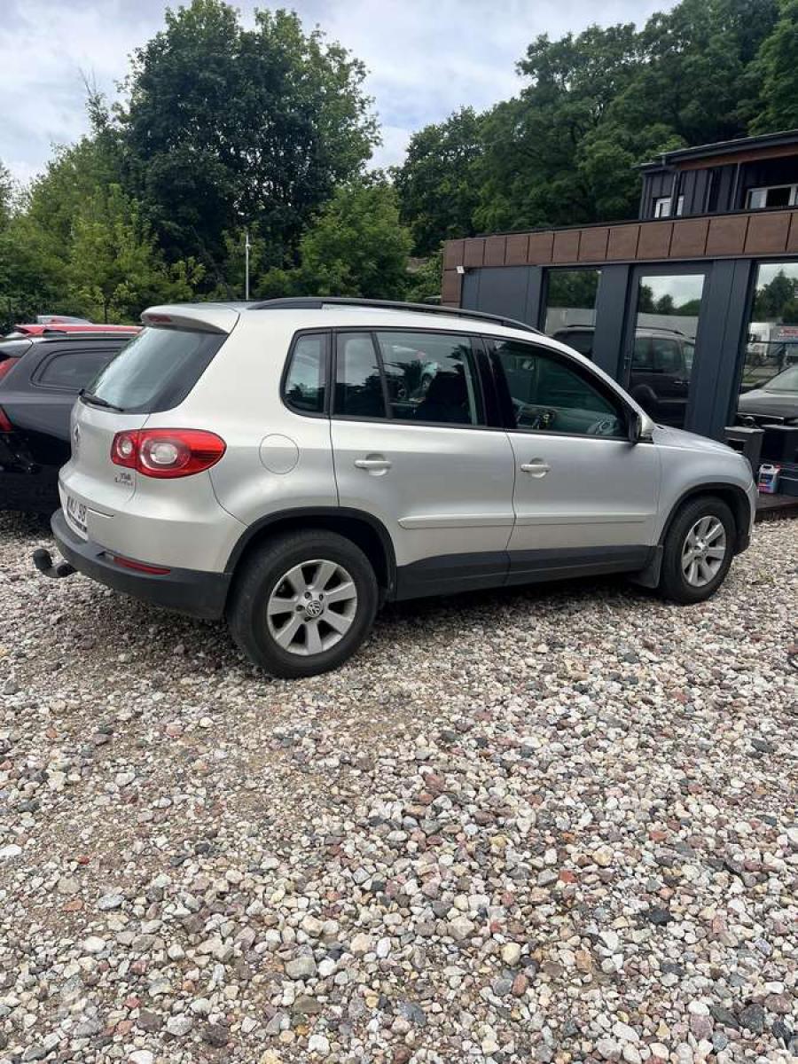 Pelēks Volkswagen Tiguan 2008 Kauņa, ar dzinēja tilpumu 1.39 L un nobraukumu 260 tūkst. km par 4200 €, foto 5 vietnē AUTOMOTO.COM.LV