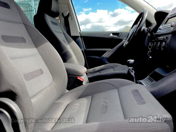 Grey Volkswagen Tiguan 2008 in Tartu, with an engine capacity of 1.40 L and mileage of 259 thousand km for 3999 €, photo 9 on AUTOMOTO.COM.LV