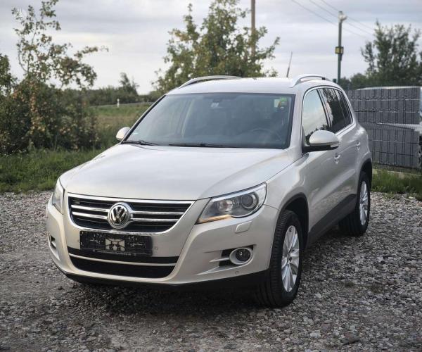 Grey Volkswagen Tiguan 2008 in Vilkaviskis, with an engine capacity of 1.97 L and mileage of 111 thousand km for 6900 €, photo 1 on AUTOMOTO.COM.LV