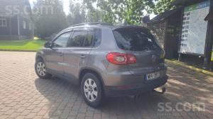 Pelēks Volkswagen Tiguan 2008 Alūksne, ar dzinēja tilpumu 2.00 L un nobraukumu 306 tūkst. km par 3400 €, foto 5 vietnē AUTOMOTO.COM.LV