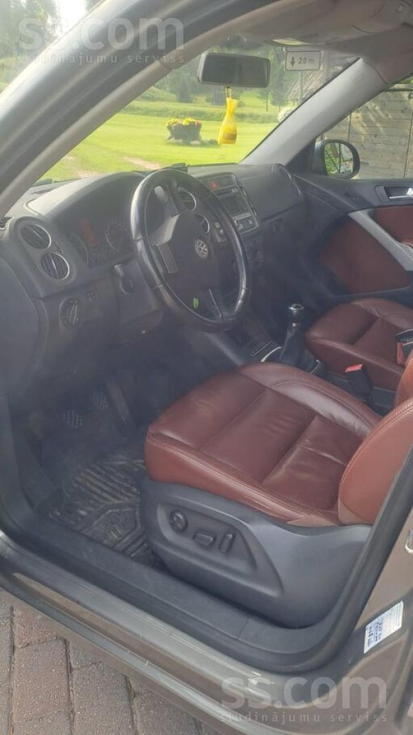 Pelēks Volkswagen Tiguan 2008 Alūksne, ar dzinēja tilpumu 2.00 L un nobraukumu 306 tūkst. km par 3400 €, foto 8 vietnē AUTOMOTO.COM.LV