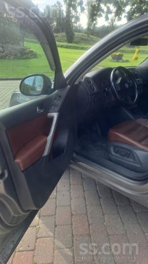 Pelēks Volkswagen Tiguan 2008 Alūksne, ar dzinēja tilpumu 2.00 L un nobraukumu 306 tūkst. km par 3400 €, foto 10 vietnē AUTOMOTO.COM.LV