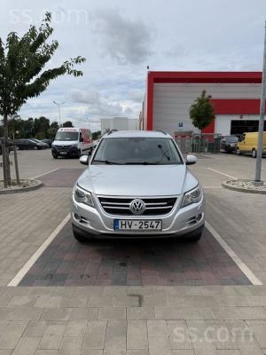 Pelēks Volkswagen Tiguan 2008 Rīga, ar dzinēja tilpumu 2.00 L un nobraukumu 223 tūkst. km par 3800 €, foto  vietnē AUTOMOTO.COM.LV