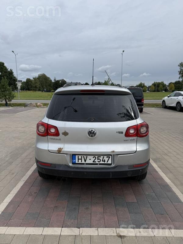 Pelēks Volkswagen Tiguan 2008 Rīga, ar dzinēja tilpumu 2.00 L un nobraukumu 223 tūkst. km par 3800 €, foto 4 vietnē AUTOMOTO.COM.LV