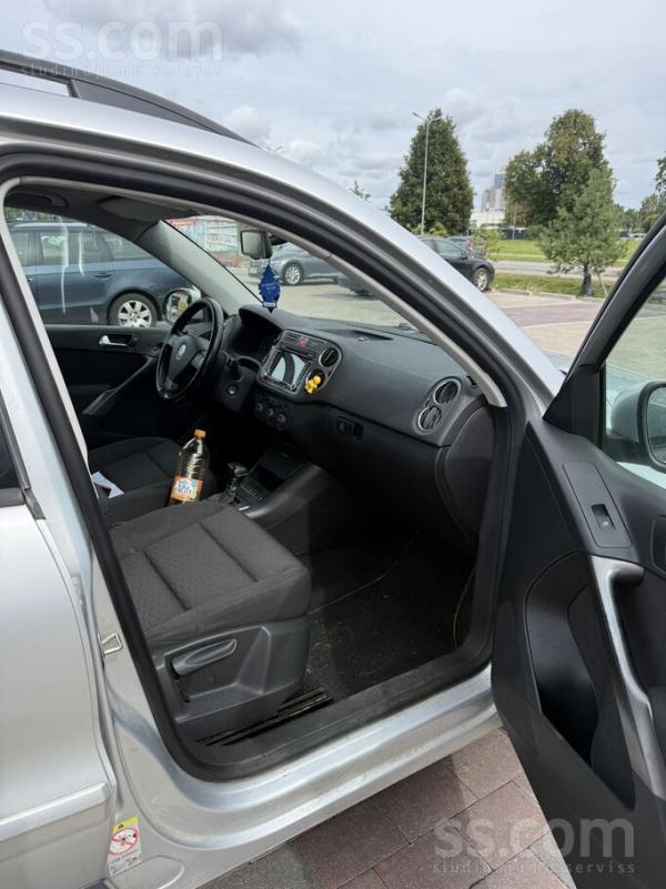 Pelēks Volkswagen Tiguan 2008 Rīga, ar dzinēja tilpumu 2.00 L un nobraukumu 223 tūkst. km par 3800 €, foto 6 vietnē AUTOMOTO.COM.LV