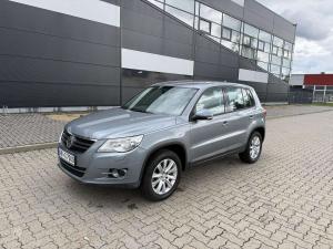 Grey Volkswagen Tiguan 2008 in Panevezys, with an engine capacity of 1.97 L and mileage of 219 thousand km for 4200 €, photo  on AUTOMOTO.COM.LV