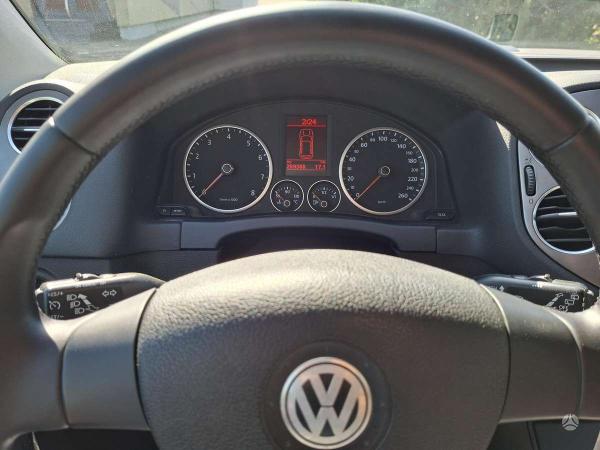 Pelēks Volkswagen Tiguan 2008 Ukmergė, ar dzinēja tilpumu 1.98 L un nobraukumu 261 tūkst. km par 4500 €, foto 7 vietnē AUTOMOTO.COM.LV