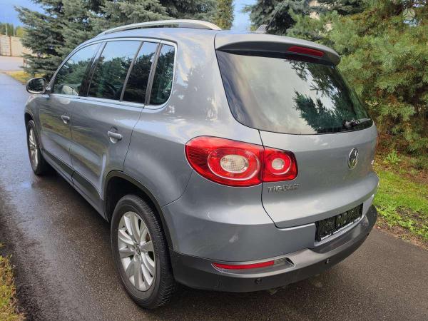 Volkswagen Tiguan 2008 in Utena on AUTOMOTO.COM.LV Grey Volkswagen Tiguan 2008 in Utena, with an engine capacity of 1.97 L and mileage of 192 thousand km for 6650 €, photo 6 on AUTOMOTO.COM.LV