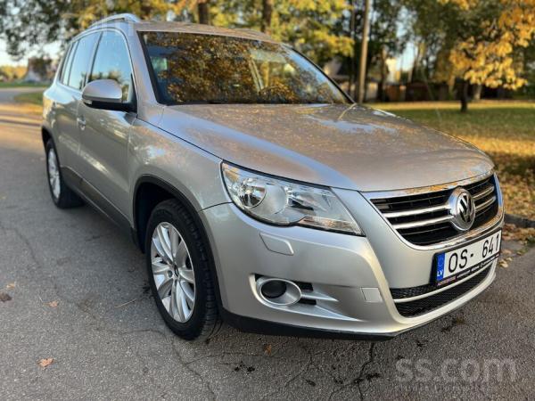 Grey Volkswagen Tiguan 2008 in Rezekne, with an engine capacity of 2.00 L and mileage of 265 thousand km for 6250 €, photo 4 on AUTOMOTO.COM.LV