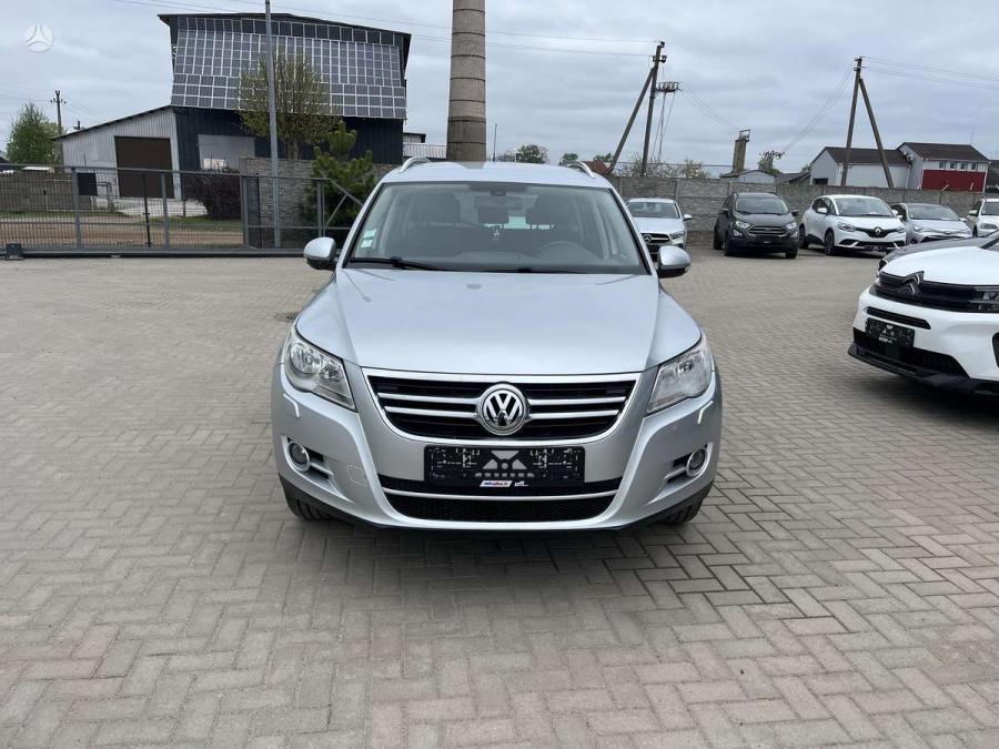 Pelēks Volkswagen Tiguan 2008 Tauragė, ar dzinēja tilpumu 1.97 L un nobraukumu 220 tūkst. km par 5400 €, foto 3 vietnē AUTOMOTO.COM.LV